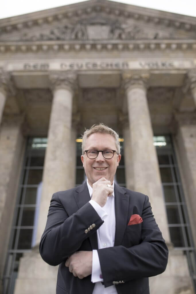 Praktikumsplatz in meinem Bundestagsbüro zu vergeben! - Andreas Larem